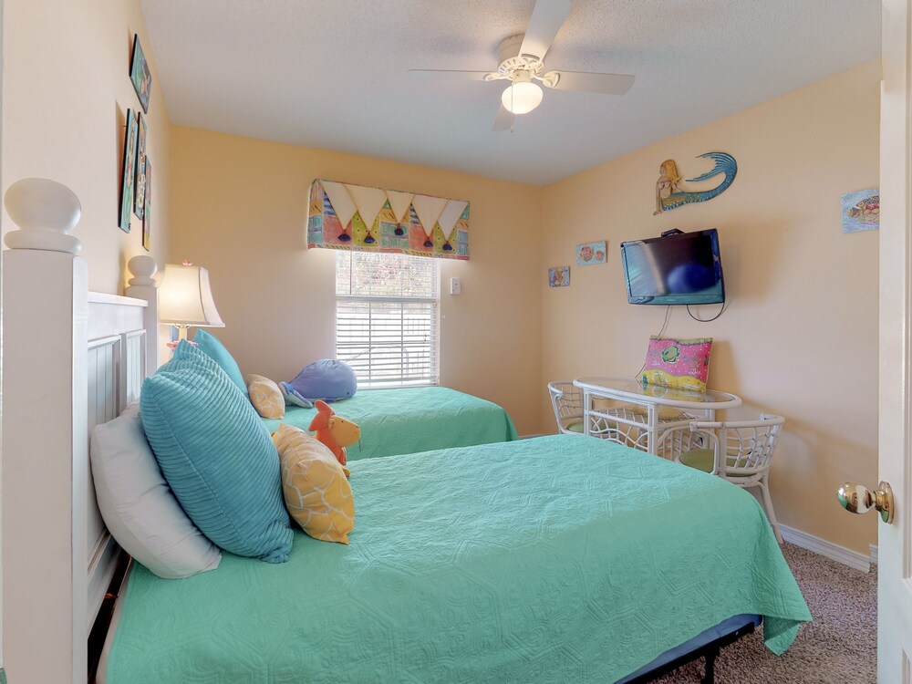 MERMAID HOUSE!!!Large Saltwater Pool,Walk to Private Beach Gated, Pet ...
