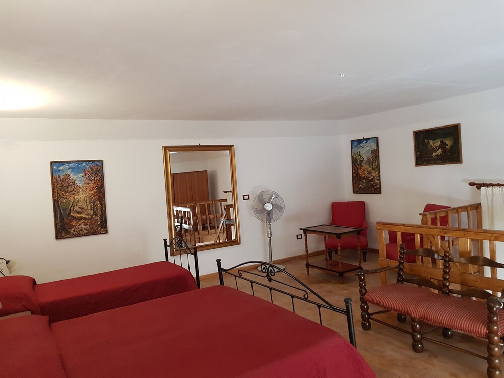 Ambra: centre, wi fi, 5min. walk beach, 10 min walk train station ...