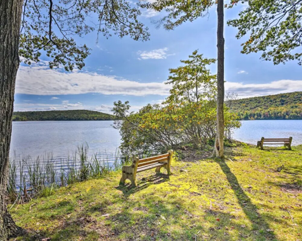 Cozy Pocono Mountain Escape, Lake Harmony: Room Prices & Reviews ...