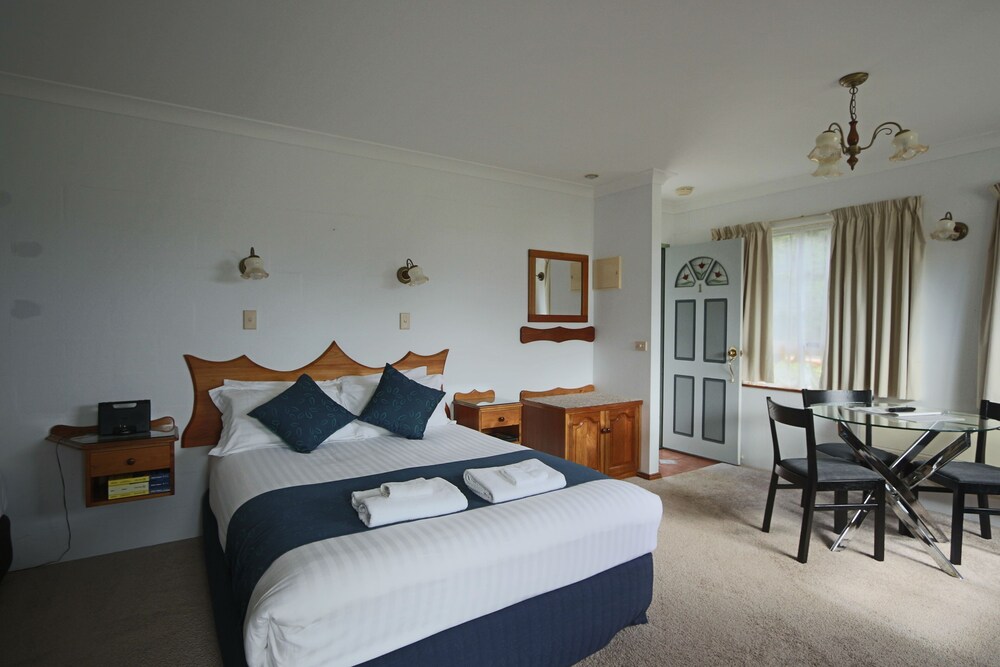 Swansea - "Cottages" Studio Lodge Suites" in Sherbourne Lodge.: AU$260 ...
