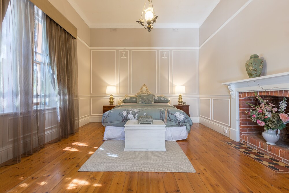 Bungala House - Historic mansion with pool on 5 acres, 5 bedrooms/4 ...