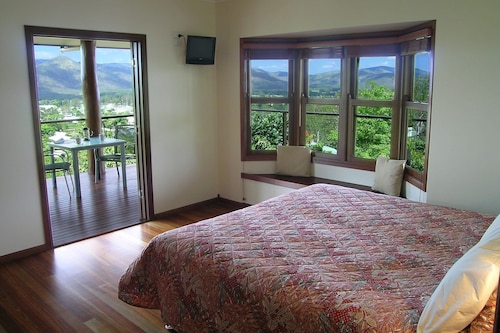 The Summit B&b - Holiday House - 24 Twelfth Avenue - Atherton
