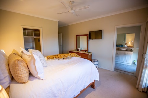Paula's Place - Robe