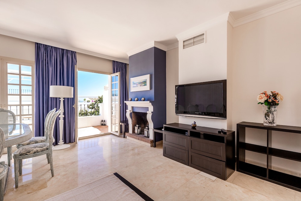 Townhouse in Aloha Pueblo with sea views, Marbella - Marbella | Vrbo