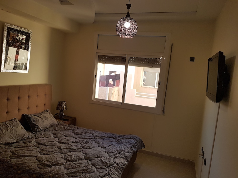 Spacious luxury apartment (110m) 4 bedrooms with garage in the city ...