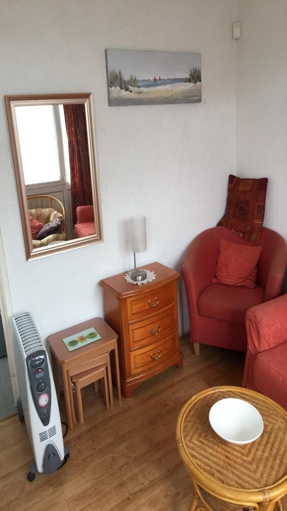 CHAPEL ST LEONARDS - THE 'VILLAGE BY THE SEA' . QUIET HOLIDAY CHALET TO ...