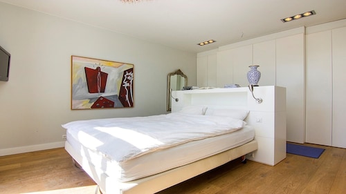 Spacious Family Townhouse & Free 6 Bikes + Parking - Hoofddorp
