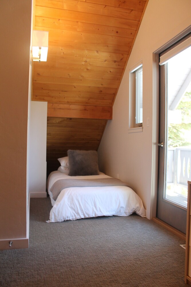 3Br 2Ba Mountain Modern Cabin on the Blue River - Blue River | Vrbo