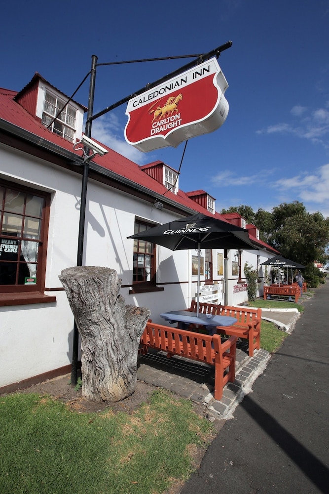 The Caledonian Inn Deals & Reviews (Port Fairy, AUS) | Wotif