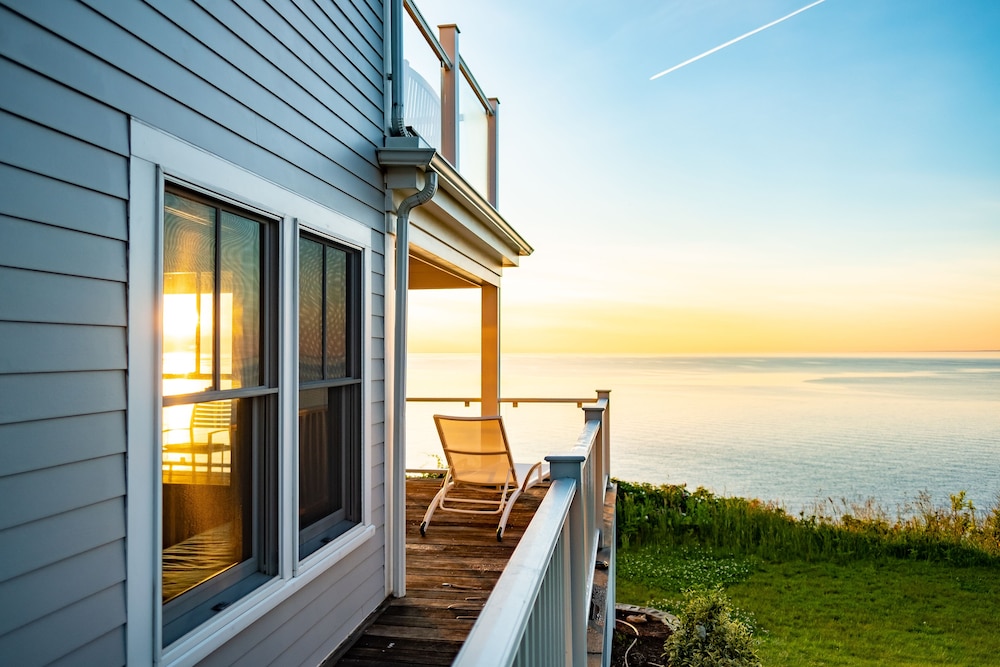 Cliff House- Panoramic Views of Cape Cod Bay. - Plymouth | Vrbo
