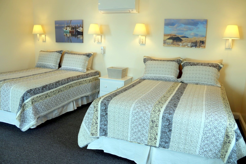 Top Mast Resort- Shore House! Beach, Pool, Housekeeping and more ...