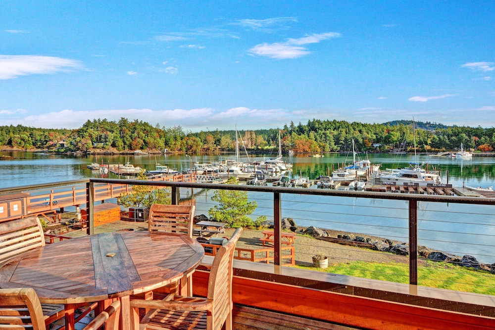 Snug Harbor Resort in Friday Harbor | Best Rates & Deals on Orbitz