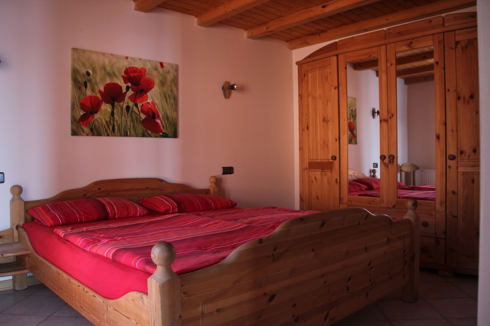 Exklusive Privatanlage mit Pool und einzigartigem Seeblick - Oldesio ...