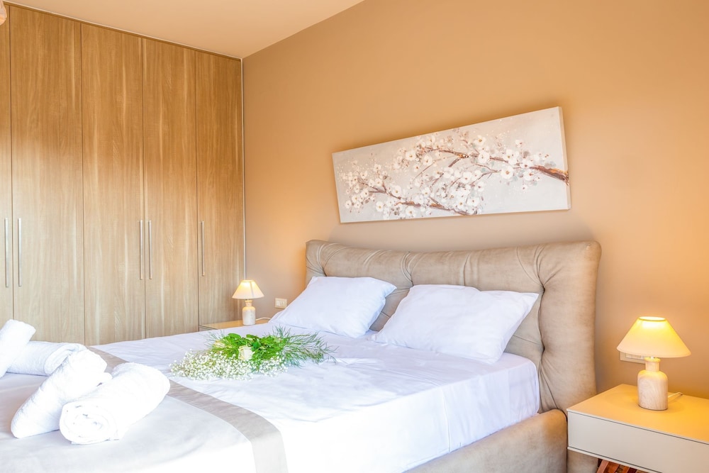 Luxury Villa Matzourana - Exclusive Villa by the Sea with swimming pool ...