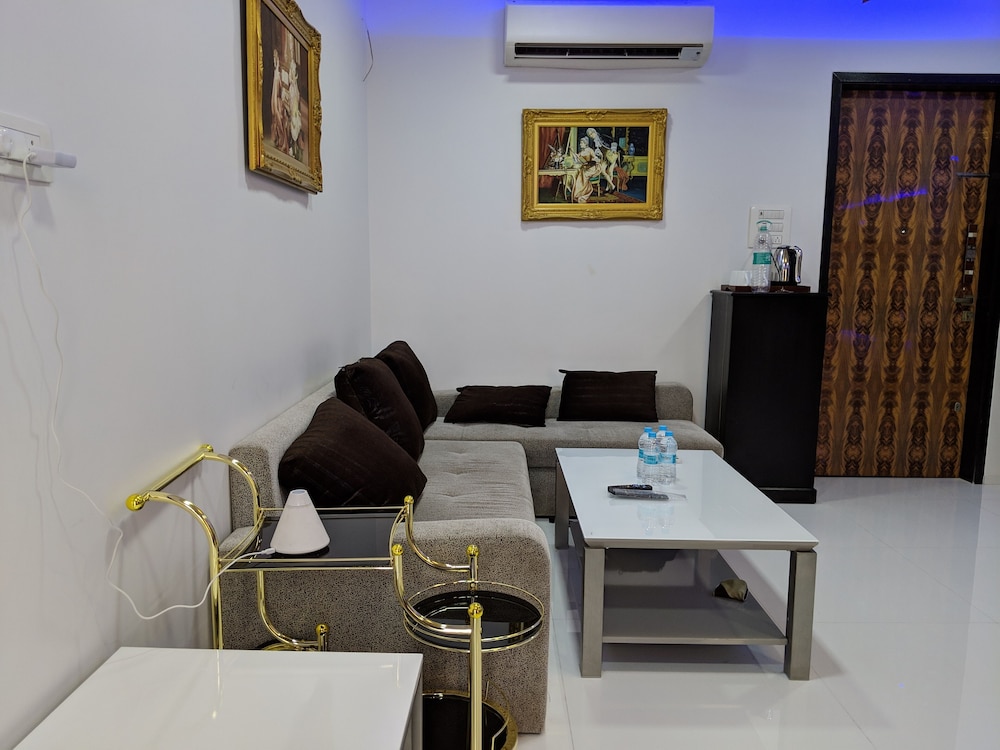 Luxurious villas will all basic and a private pool - Mumbai | Vrbo