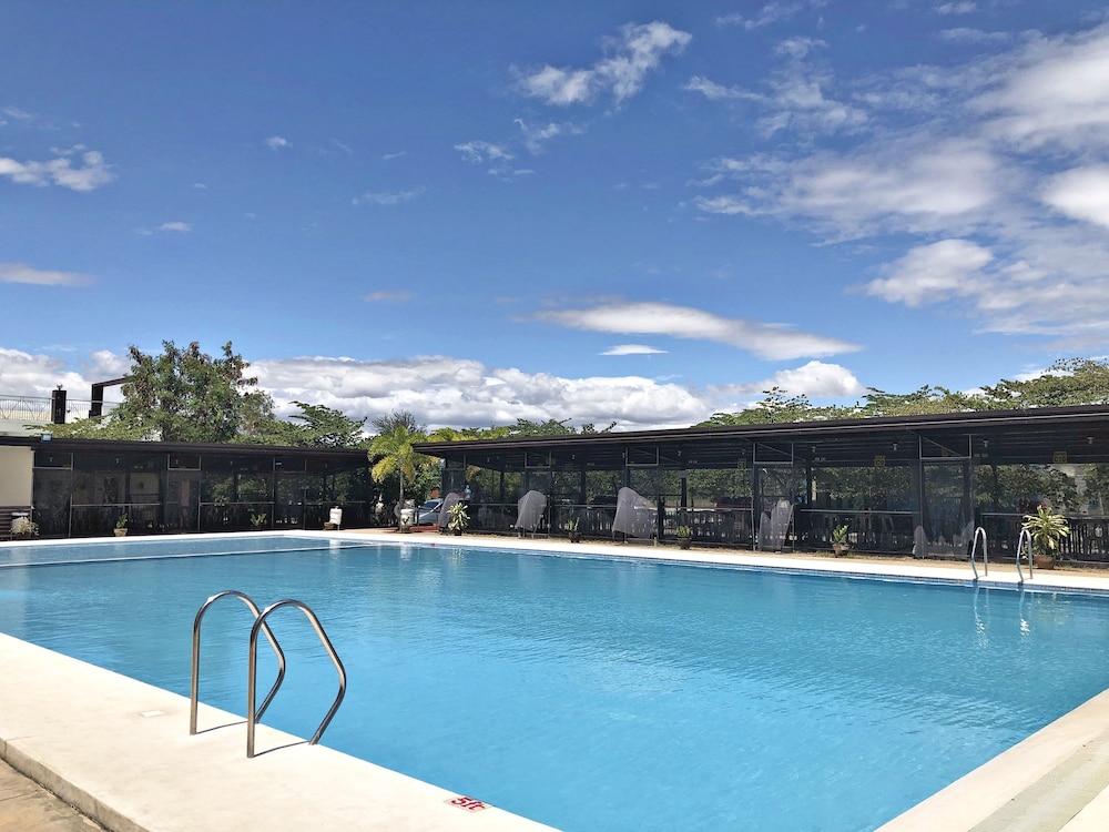 Sea Garden Resort Iloilo, Leganes: $38 Room Prices & Reviews | Travelocity