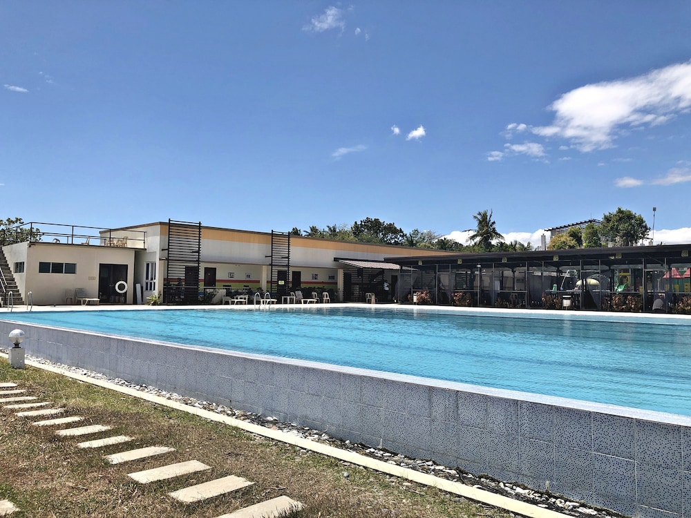Sea Garden Resort Iloilo, Leganes: $39 Room Prices & Reviews | Travelocity