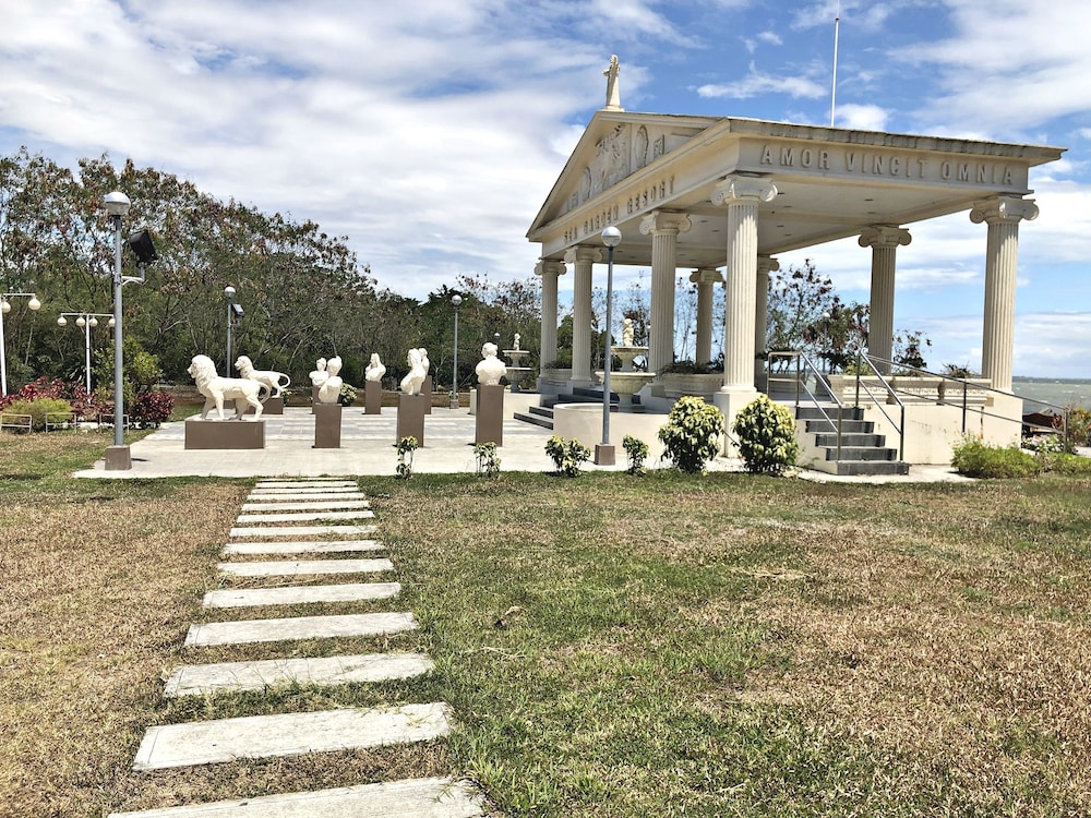 Sea Garden Resort Iloilo in Leganes | Best Rates & Deals on Orbitz