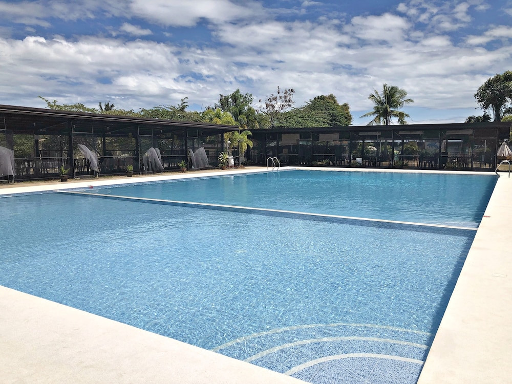 Sea Garden Resort Iloilo, Leganes: $38 Room Prices & Reviews | Travelocity