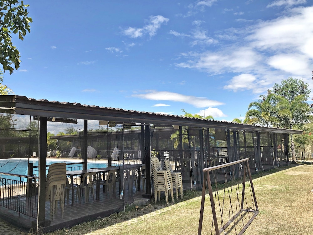 Sea Garden Resort Iloilo, Leganes: $44 Room Prices & Reviews | Travelocity