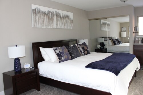 Grumpy Grizzly 3br, 2.5ba Condo W/ Private Hot Tub - Truckee, CA