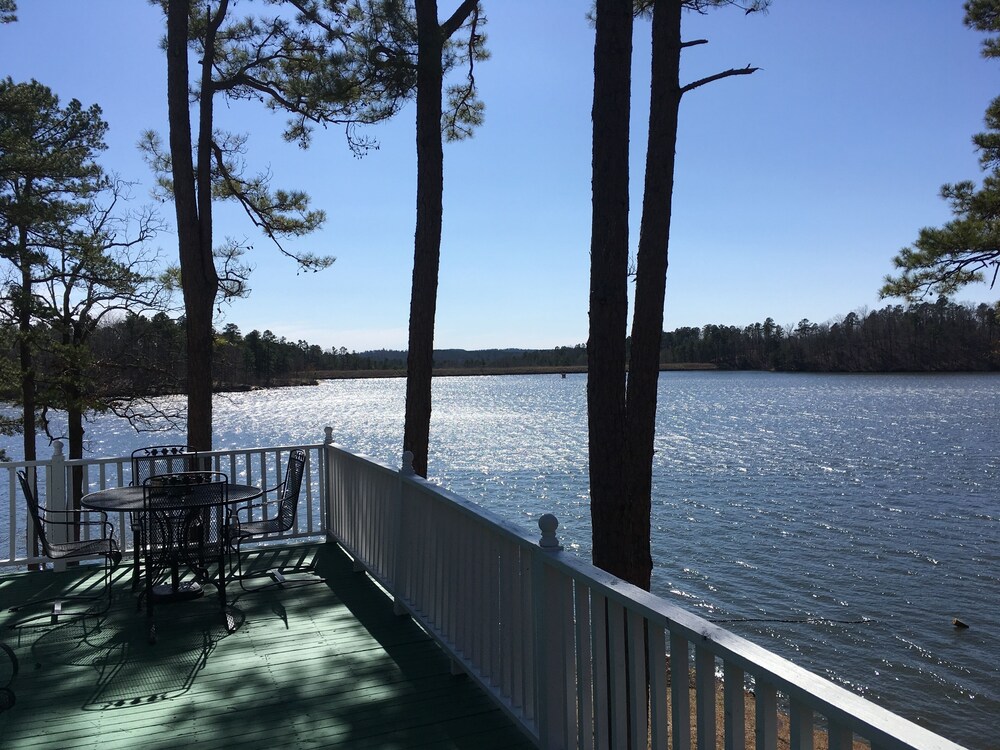 Harrods Hideaway on Lake Norrell , Arkansas (sleeps 6), Alexander: Room ...