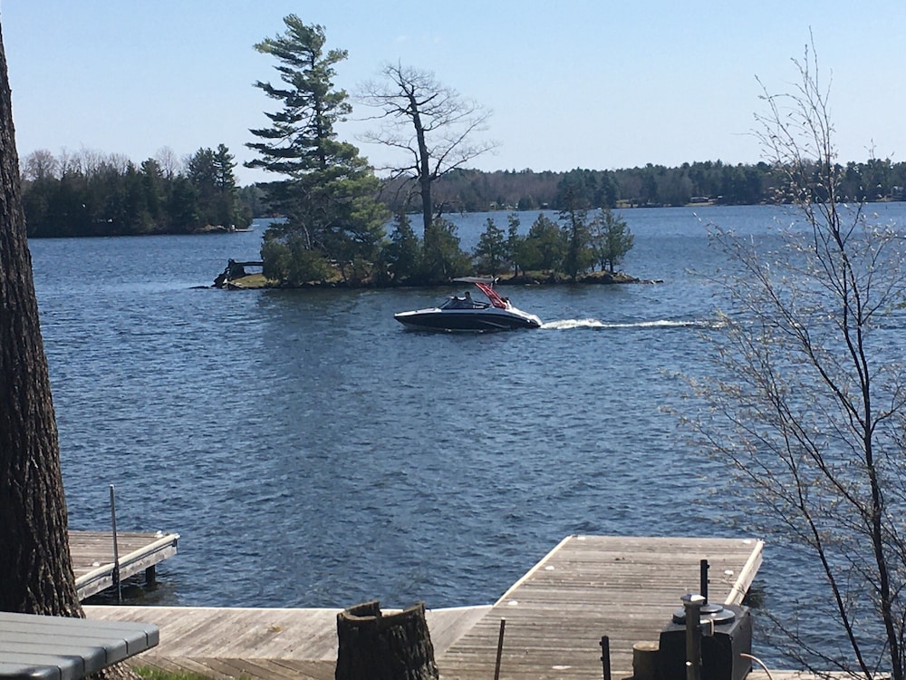 Fishing/family cottage (Renovated) on beautiful Lake Opinicon (Kingston ...