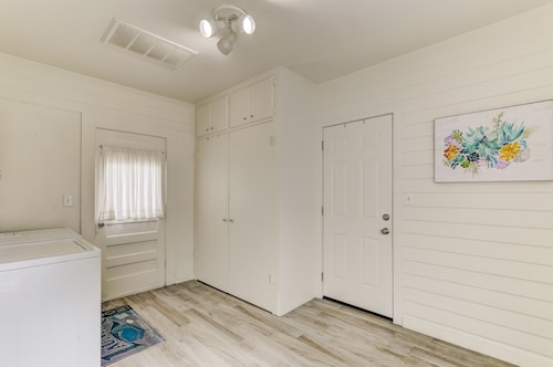 Beautiful, Fresh Benton Bungalow - Edmond, OK