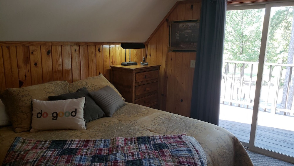 Cabin Located on Tannenbaum Golf Course in Drasco, AR. WiFi DirecTV HBO ...