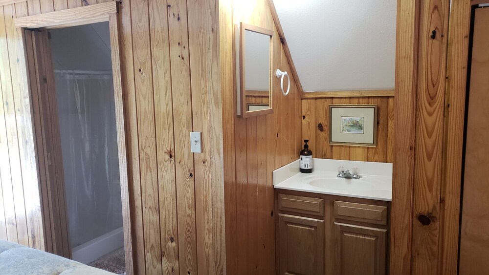 Cabin Located on Tannenbaum Golf Course in Drasco, AR. WiFi DirecTV HBO ...
