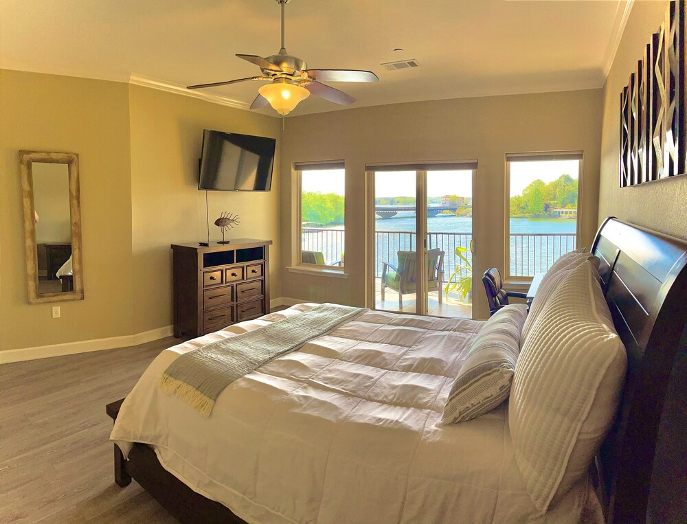 Modern Lake Hamilton Condo w/180° Lakefront View-Main Channel, Central ...