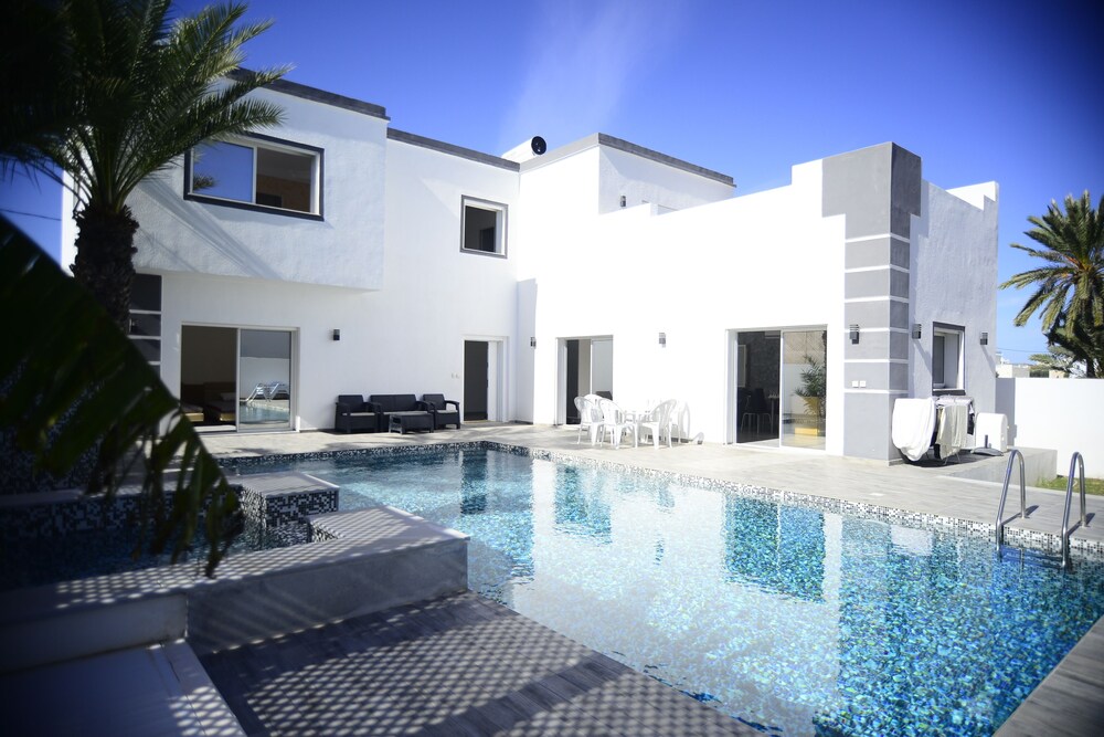 Villa Aaliyah with private pool and jacuzzi not overlooked - Aghir ...