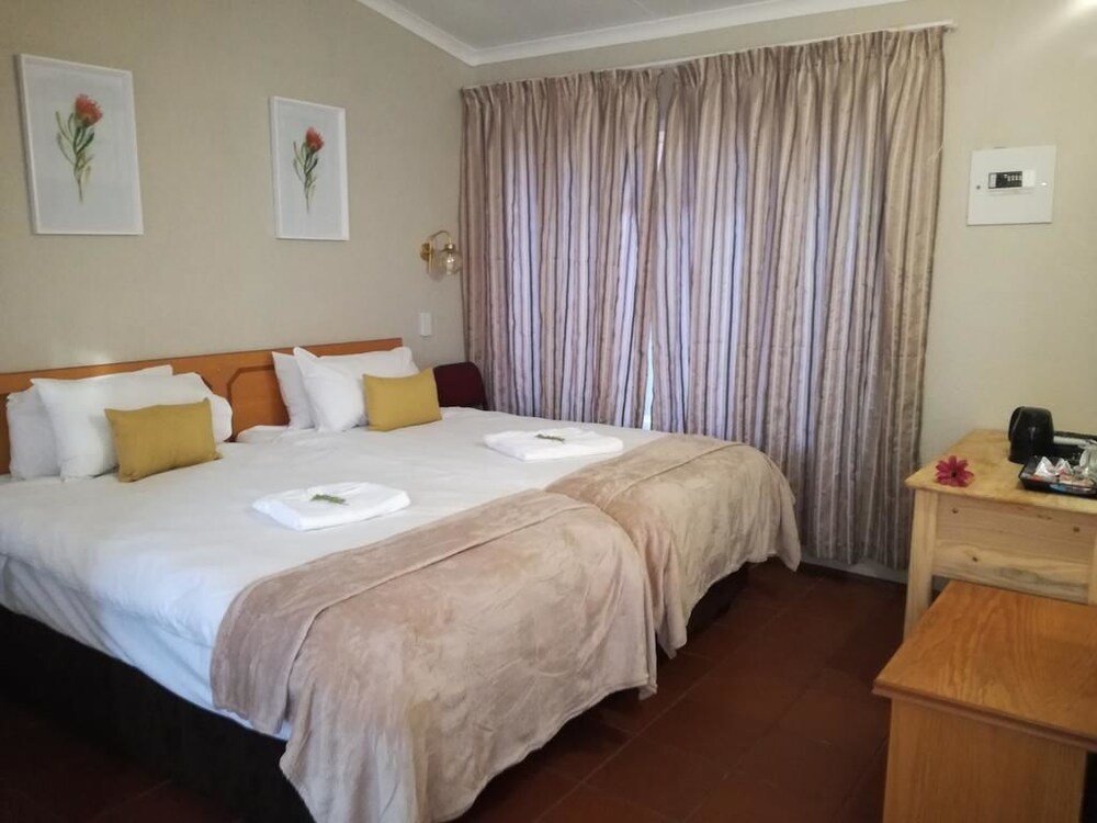 Ananda Lodge, Rustenburg: Room Prices & Reviews | Travelocity