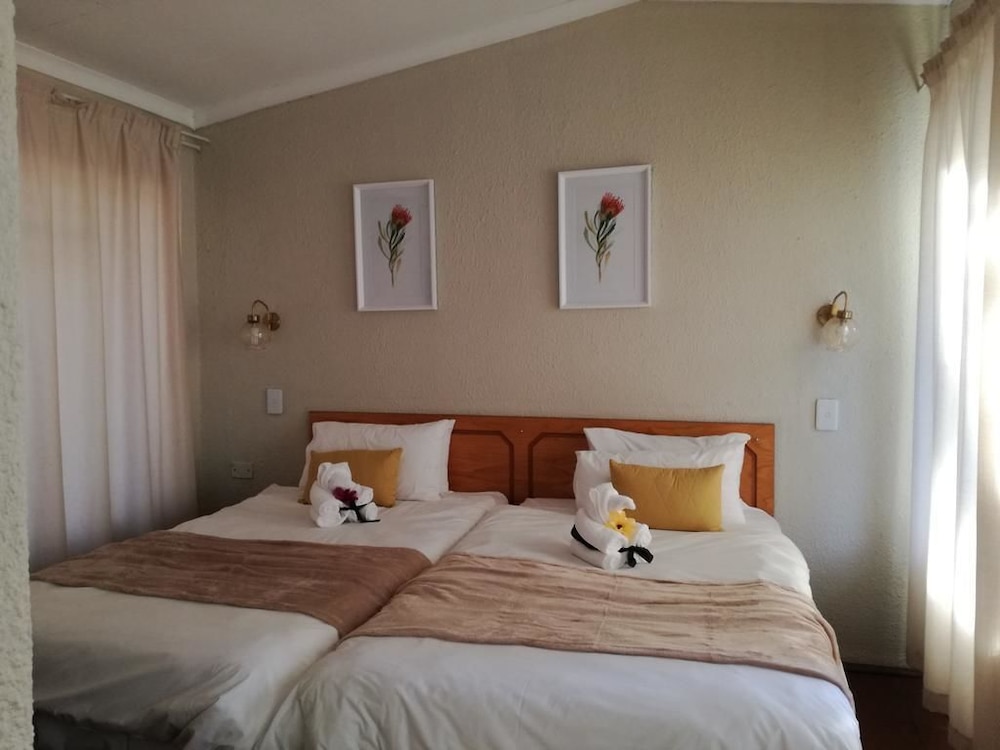 Ananda Lodge, Rustenburg: Room Prices & Reviews | Travelocity