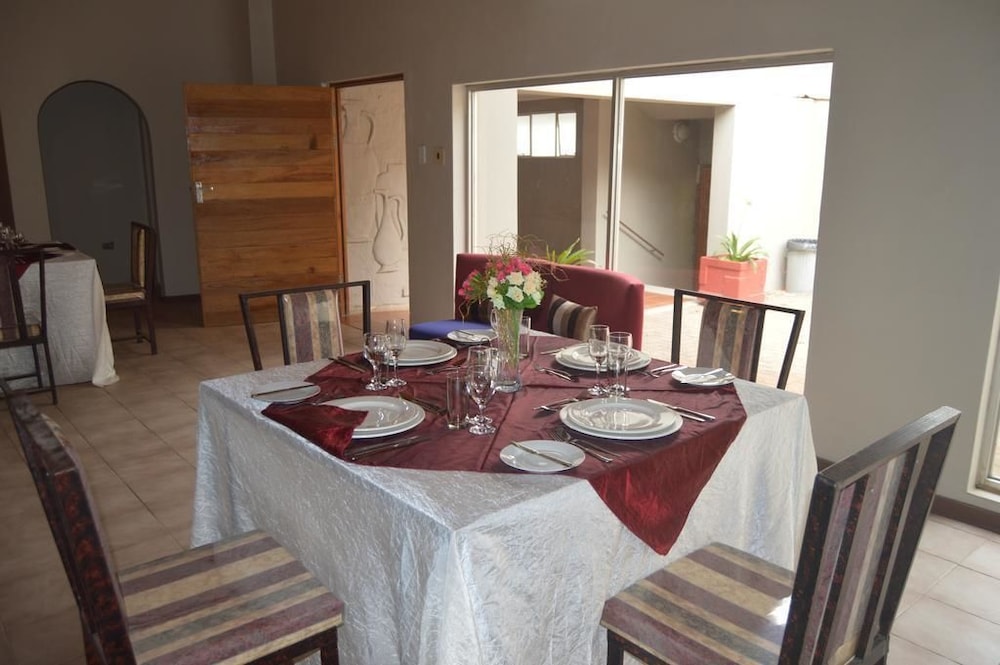 Ananda Lodge, Rustenburg: Room Prices & Reviews | Travelocity