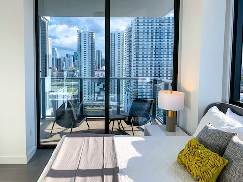 Edgewater 2br • Views • Pool • Walk Everywhere - Miami