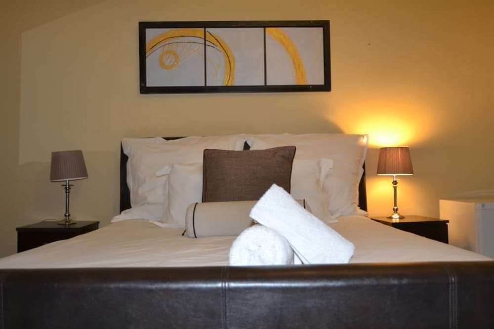 Jasper Guest House, Selebi-Phikwe: $78 Room Prices & Reviews | Travelocity