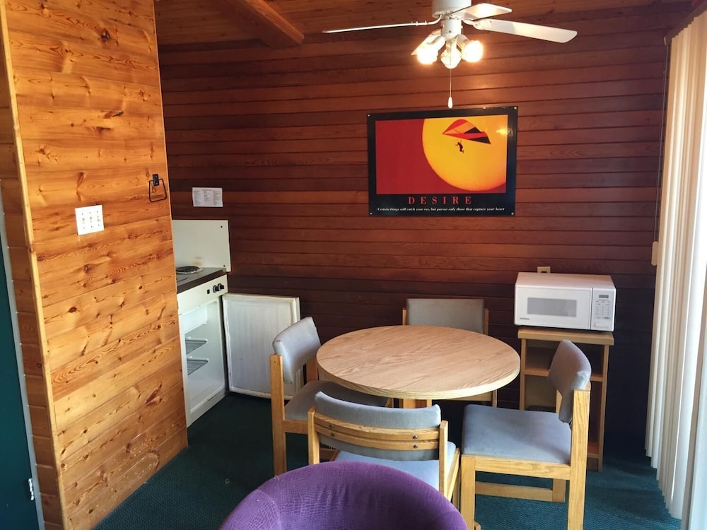 Falcon Lake Hotel, Falcon Beach: Room Prices & Reviews | Travelocity