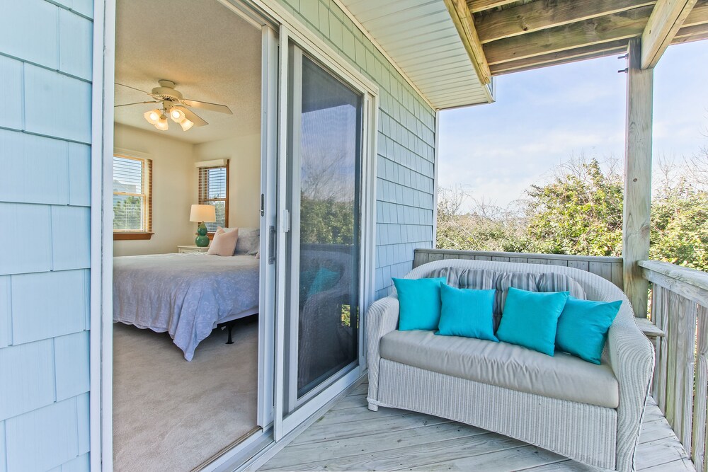 Amazing location-200 yards to Beach-close to Whalehead Club-2026 dates ...