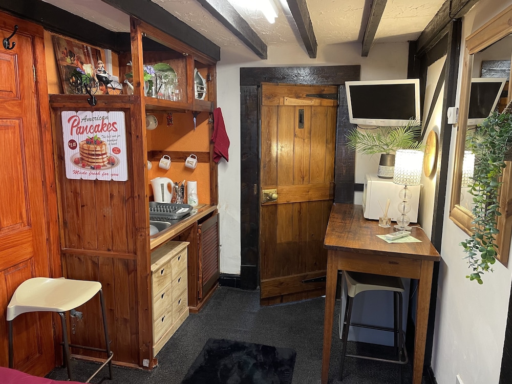HAYLOFT DOUBLE BED ENSUITE SLEEPING 2 NEXT TO THE FOX COVERT PUB YARM ...