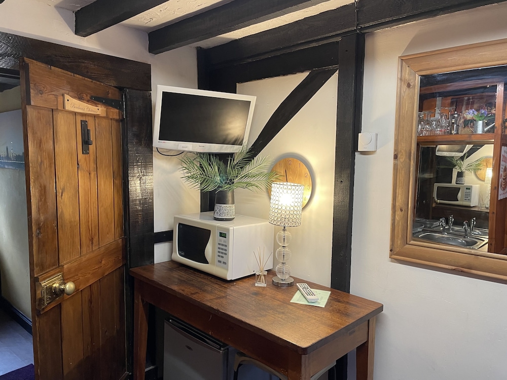 HAYLOFT DOUBLE BED ENSUITE SLEEPING 2 NEXT TO THE FOX COVERT PUB YARM ...