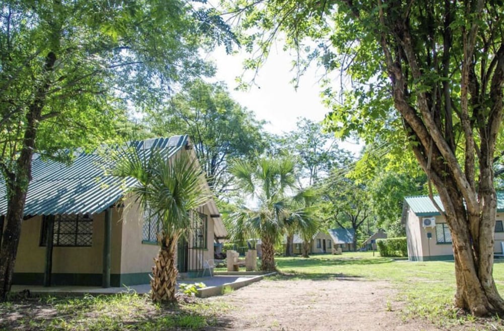 Tamarind Lodge, Kariba: $90 Room Prices & Reviews | Travelocity