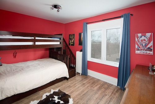 Family, Dog Friendly Home Close To Downtown - Port Colborne