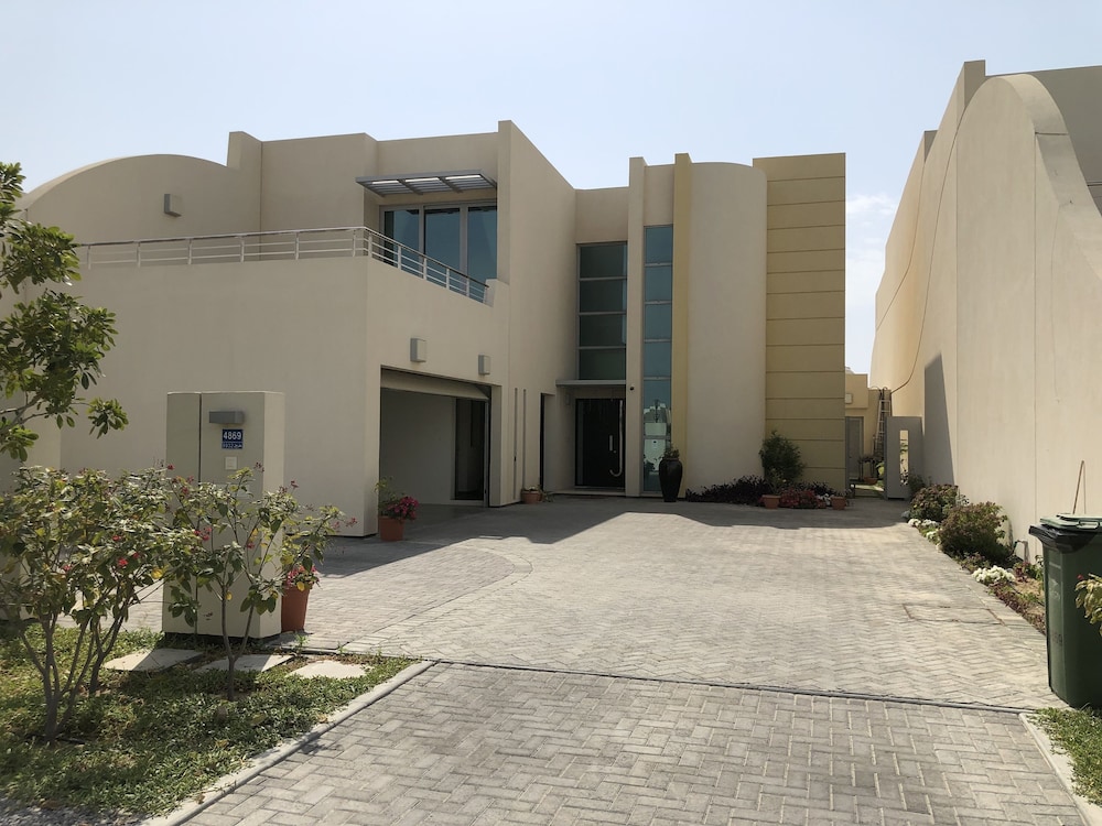 Durrat Al Bahrain Luxury Villa in Durrat Al Bahrain | Best Rates ...
