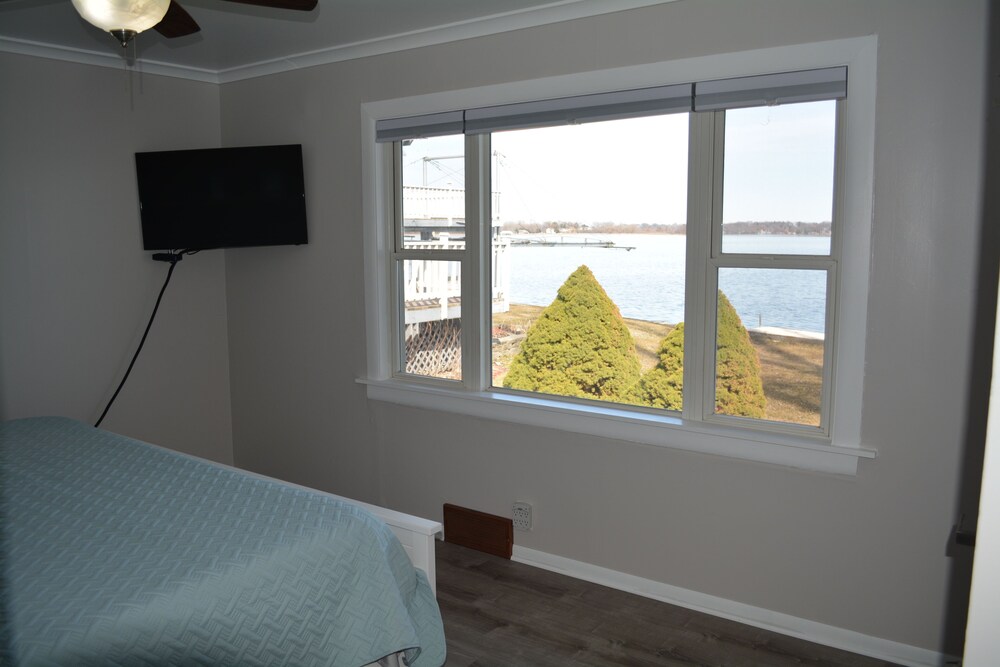 Lakefront, Newly Renovated, Tranquil Getaway, Free Water Sports ...