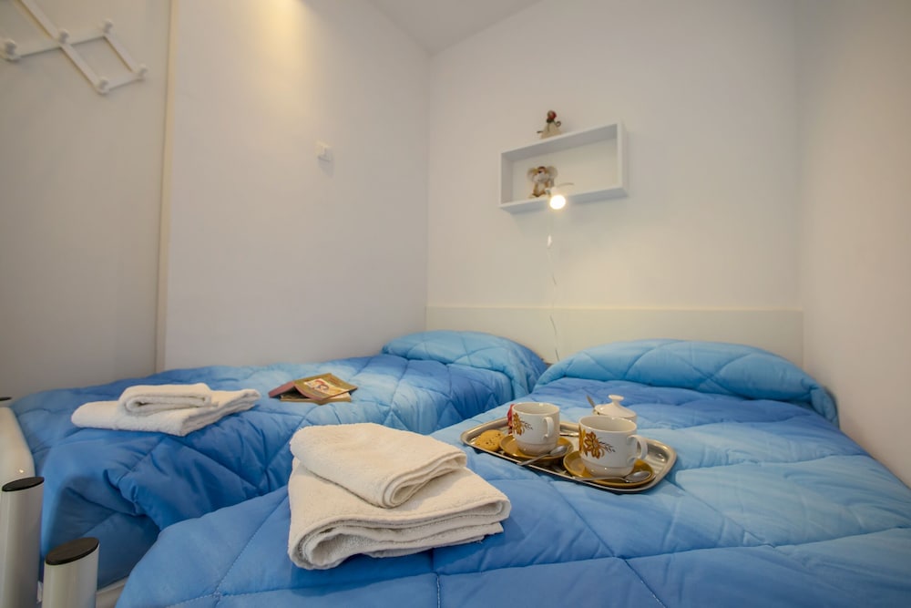 Riva Lago e Spiaggia Apartment, Riva del Garda, Italy - Riva del Garda ...