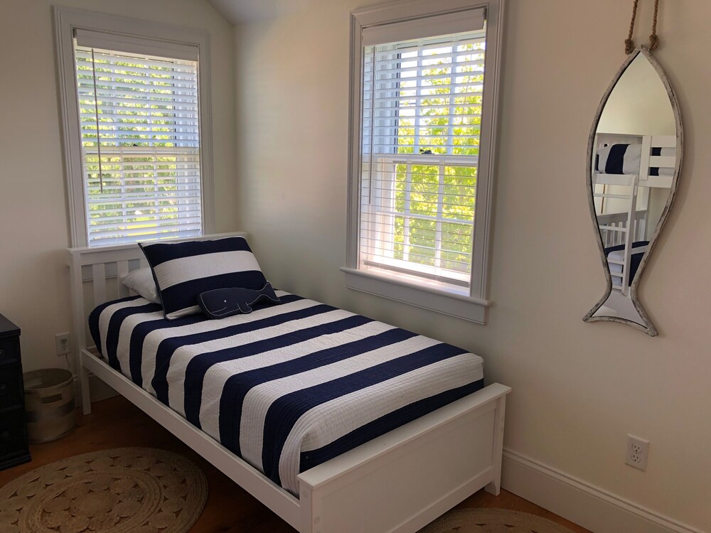 Peaceful In-Town Retreat - Walk to Town, Bike to Beach! - West of Town ...