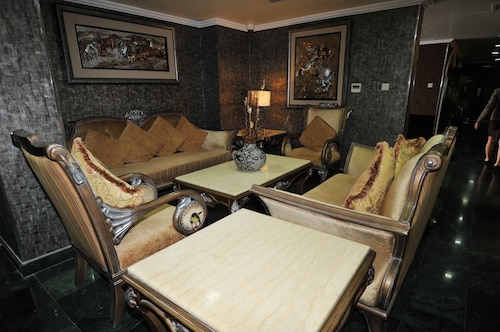 Visit Al Bateen Palace in Abu Dhabi City Center | Expedia