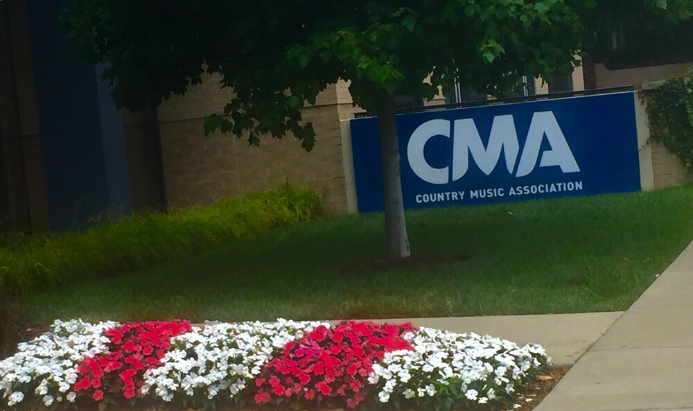 Music Row Condo in Spence Manor/Guitar Shaped Pool: Deals & Reviews ...