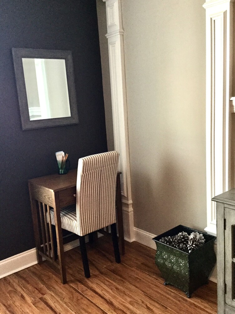 Music Row Condo in Spence Manor/Guitar Shaped Pool: Deals & Reviews ...